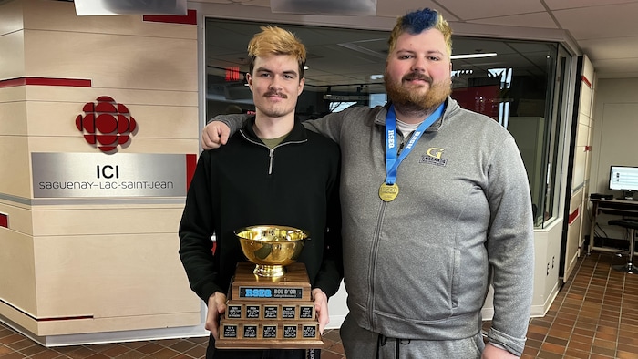 Le Bol d’or à Jonquière après la victoire des Gaillards | Radio-Canada