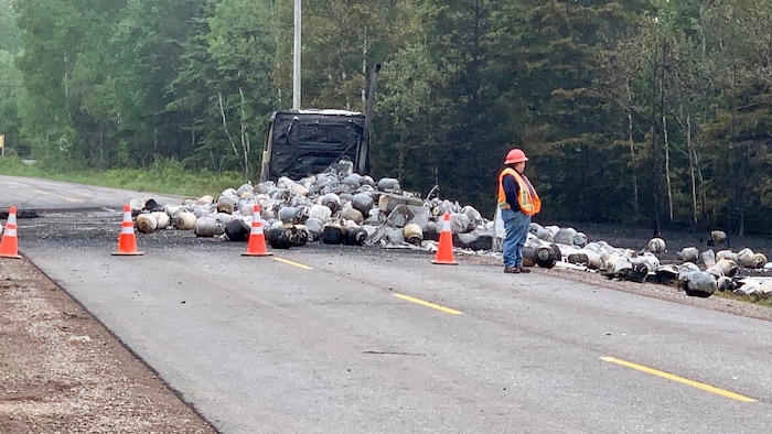 Un camion-remorque transportant du propane explose en Nouvelle-Écosse ...