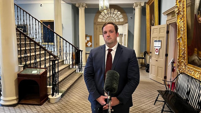 Le 988, une ligne d’urgence pour la prévention du suicide, est lancée ...