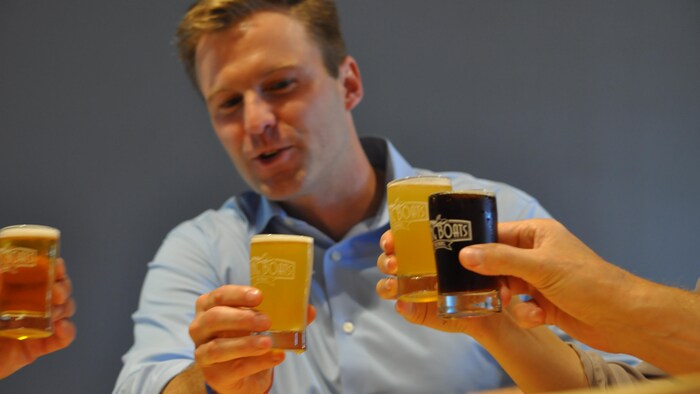 Gallant promet de l’alcool dans les dépanneurs | Radio-Canada