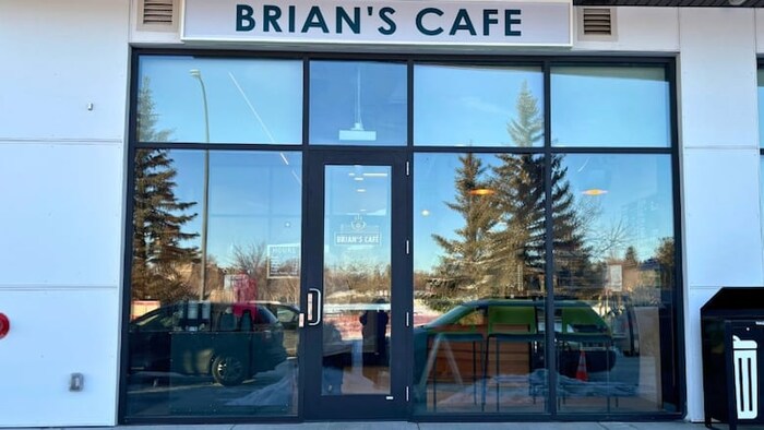 Un café à Calgary s’engage contre la pauvreté, une tasse à la fois ...