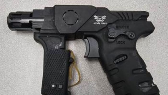 Vancouver interdit les briquets en forme de pistolets | Radio-Canada