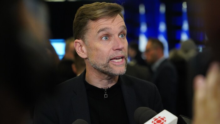 Les maires de Québec et de Montréal défendent le financement populaire ...