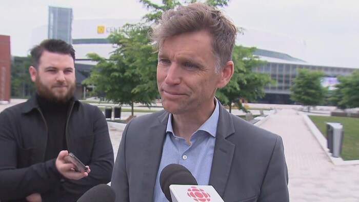 Départ de Patrick Roy : un « grand frère » qui s’en va | Radio-Canada