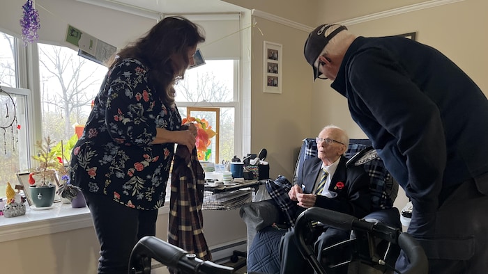 Le doyen du Canada, Burdett Sisler, s’éteint à l’âge de 110 ans | Radio ...