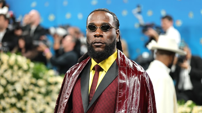 Shakira et Burna Boy dévoilent l’hymne officiel de la Coupe du monde de ...