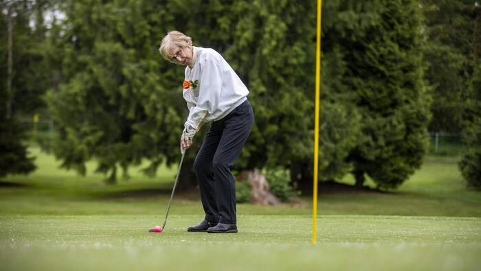 Des aînées célèbrent 50 ans de golf au féminin à Burnaby | Radio-Canada