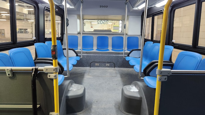 Les premiers bus électriques de la STO sont en service sur les routes ...