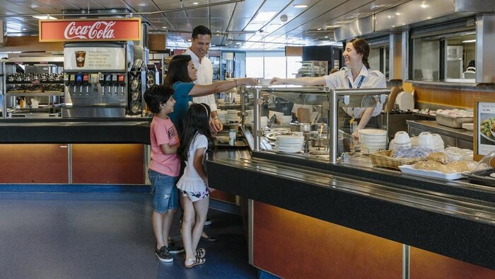 BC Ferries servira bientôt de l’alcool dans certaines cafétérias de ses ...