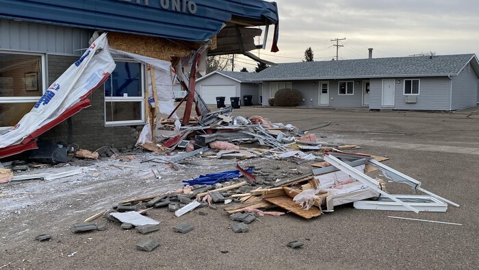 Des voleurs détruisent la devanture d’une caisse populaire et s ...