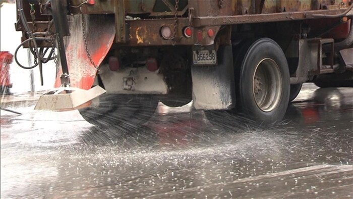 Réduire l’épandage de sel sur les routes | Radio-Canada