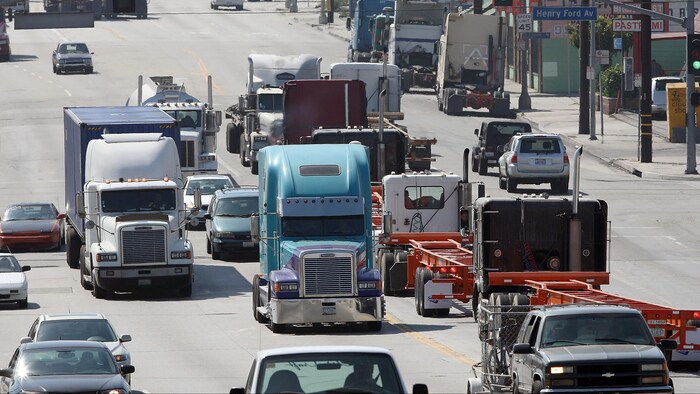Après les voitures, les normes d’émissions des camions sont durcies aux ...
