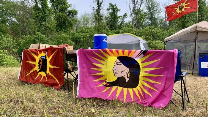 Des Mohawks de Kahnawake occupent une terre ancestrale à Châteauguay ...