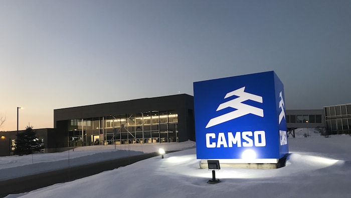 Un appel à la bombe force l'évacuation de Camso à Magog | Radio-Canada