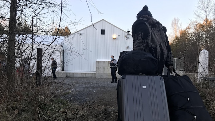 Encore des centaines de millions dépensés pour Roxham | Radio-Canada