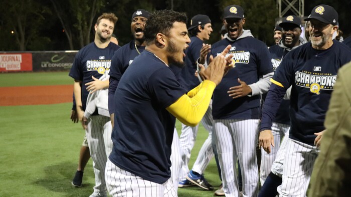 Les Capitales de Québec champions de la Ligue Frontière | Radio-Canada