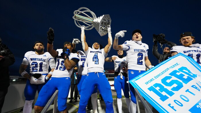 Les Carabins arrachent la Coupe Jacques-Dussault au Rouge et Or | Radio ...