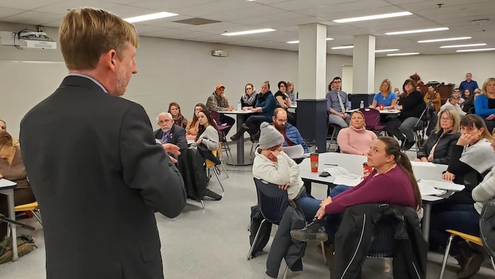 Le ministre Dominic Cardy démissionne avec fracas et s’en prend à ...