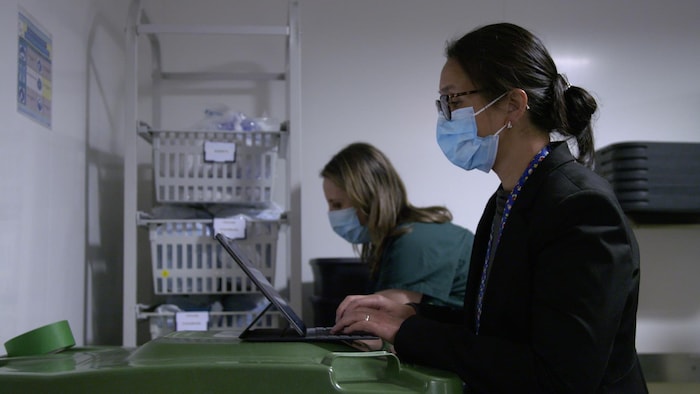 Sur les traces de la Dre Quach | Radio-Canada