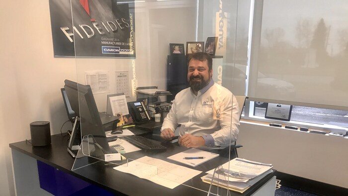 La course aux panneaux de type « Plexiglass » | Radio-Canada