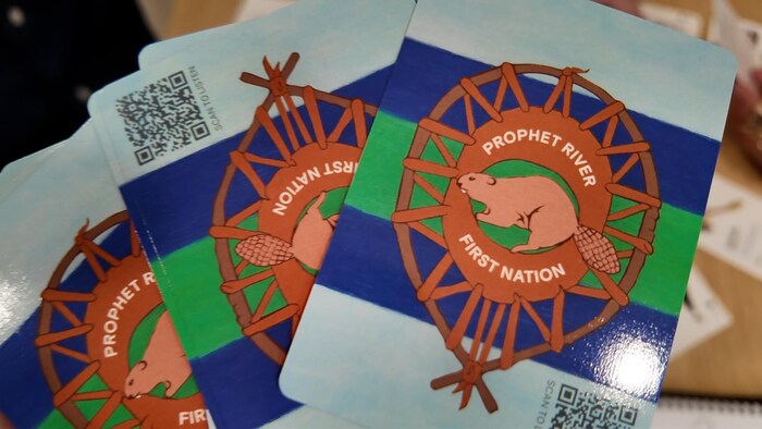 Apprendre sa langue autochtone en jouant aux cartes | Radio-Canada