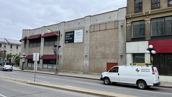 Une nouvelle salle de spectacle remplacera l’ancien Chapters sur la rue ...