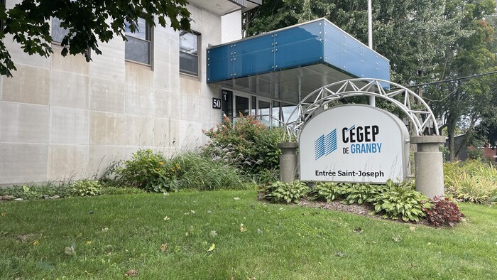 Il attend toujours son permis d’études pour entrer au Cégep de Granby ...
