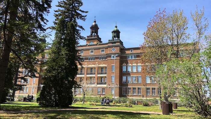 Le Cégep de Rimouski éponge complètement sa dette | Radio-Canada