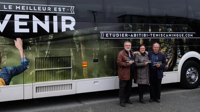 Un autobus pour promouvoir les études supérieures | Radio-Canada