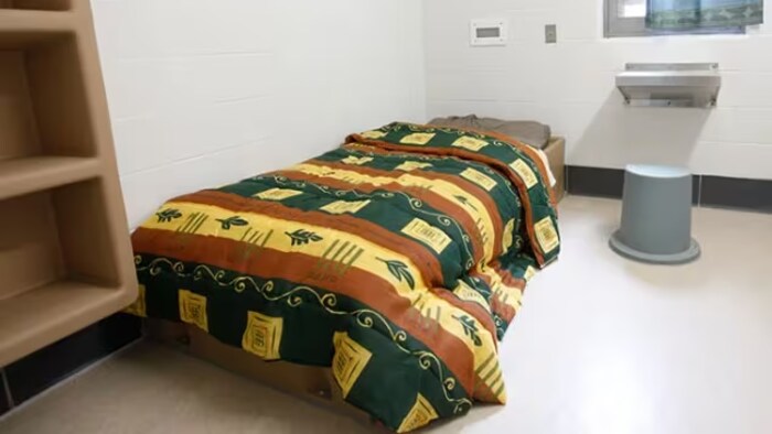 Les prisons pour jeunes surpeuplées après les compressions | Radio-Canada