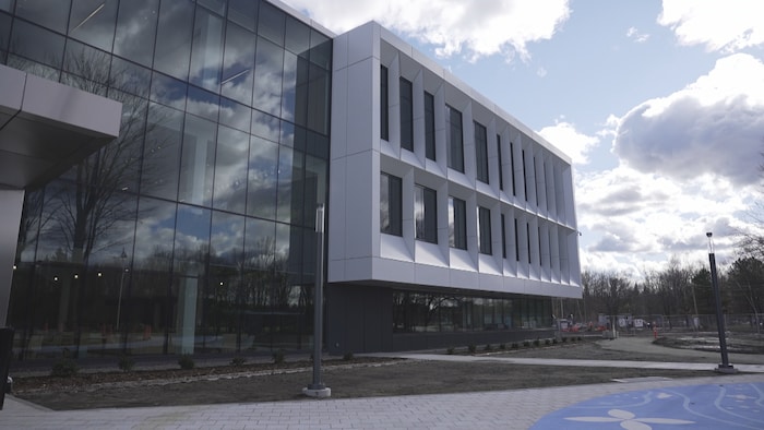 Le nouveau centre fiscal de Shawinigan a ouvert ses portes | Radio-Canada
