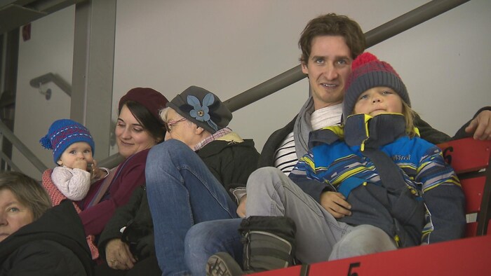 Réunion de famille pour l'espoir olympique Charlie Bilodeau | Radio-Canada