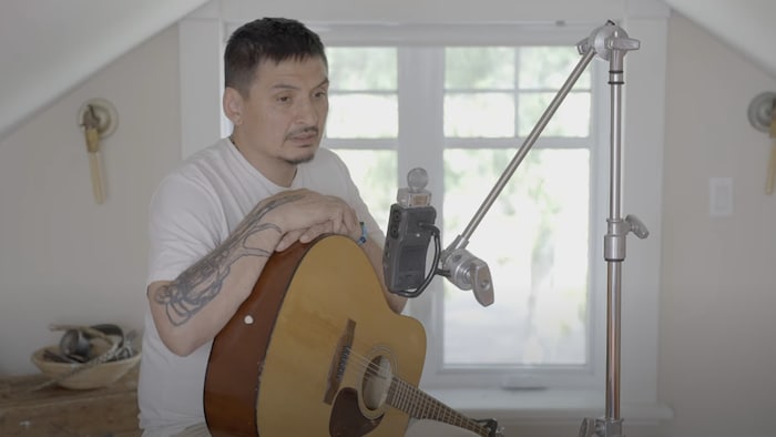 Charlie Keelan, ancien policier et musicien inuk, a été arrêté à ...