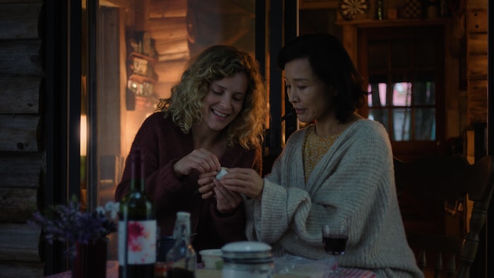 Joan Chen prouve que le désir n’a pas d’âge dans Montréal, ma belle ...
