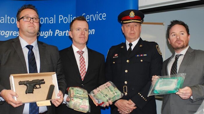 Voyage en Floride : le chef de police de Halton a des remords, mais ne ...