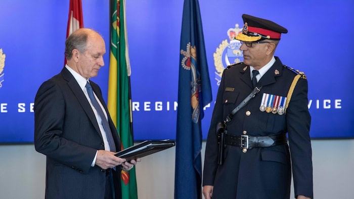 Farooq Hassan Sheikh est officiellement le chef du Service de police de ...