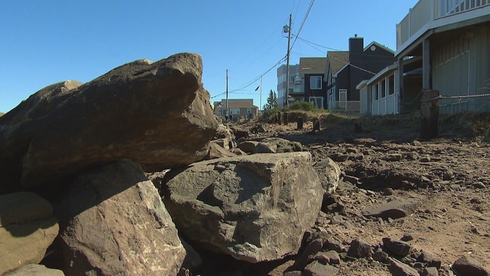 Rester ou partir? Le dilemme des résidents côtiers en attendant le ...
