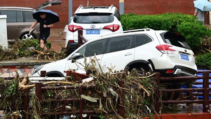 Pékin sous le déluge : deux morts, alerte maximale aux inondations ...