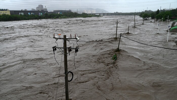 Pékin sous le déluge : deux morts, alerte maximale aux inondations ...