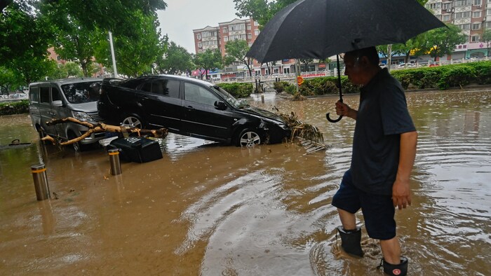 Pékin sous le déluge : deux morts, alerte maximale aux inondations ...