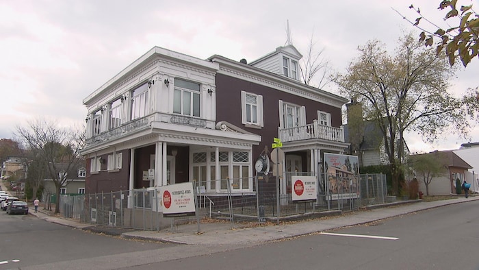 Plaidoyer Pour Sauver Le Bâtiment De Chocolats Favoris Dans Le Vieux