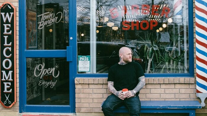 Le marché noir des coiffeurs en Ontario | Radio-Canada