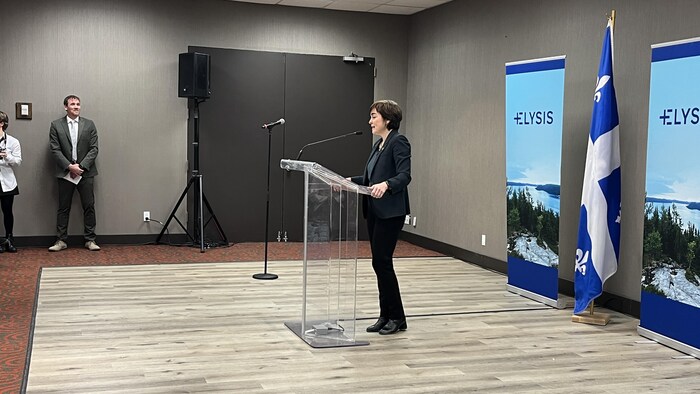 Québec prêt à investir 14 M$ supplémentaires chez Elysis | Radio-Canada