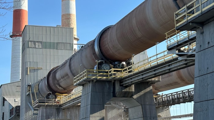 Les cimenteries confrontées à leur énorme empreinte carbone | Radio-Canada