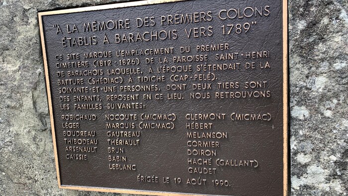 Des citoyens se mobilisent pour protéger un cimetière historique à Cap ...