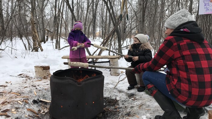 L’école en forêt dans la Première Nation de Timiskaming | Radio-Canada
