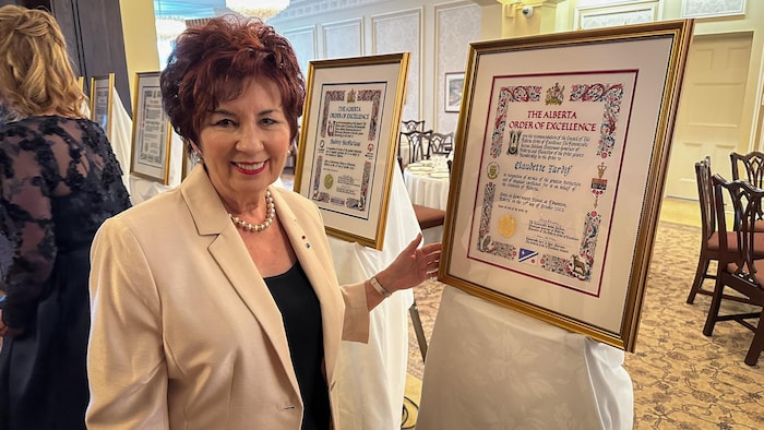 Claudette Tardif et Stephen Harper reçoivent l’Ordre d’excellence de l ...