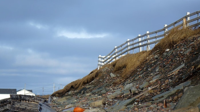 À La Grand’Terre, des maisons risquent de tomber dans l’océan | Radio ...