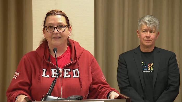 Des milliers de travailleurs de la LCBO se mettent en grève | Radio-Canada