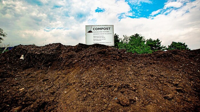 Compostage : le cheminement de vos déchets organiques expliqué | Radio ...